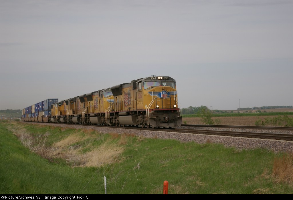 UP 5062 Leads Containers WB